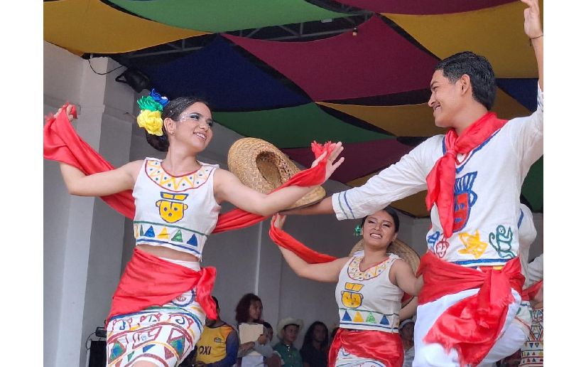 Festival de Trajes Originales del Folklore desarrollado en el municipio ...