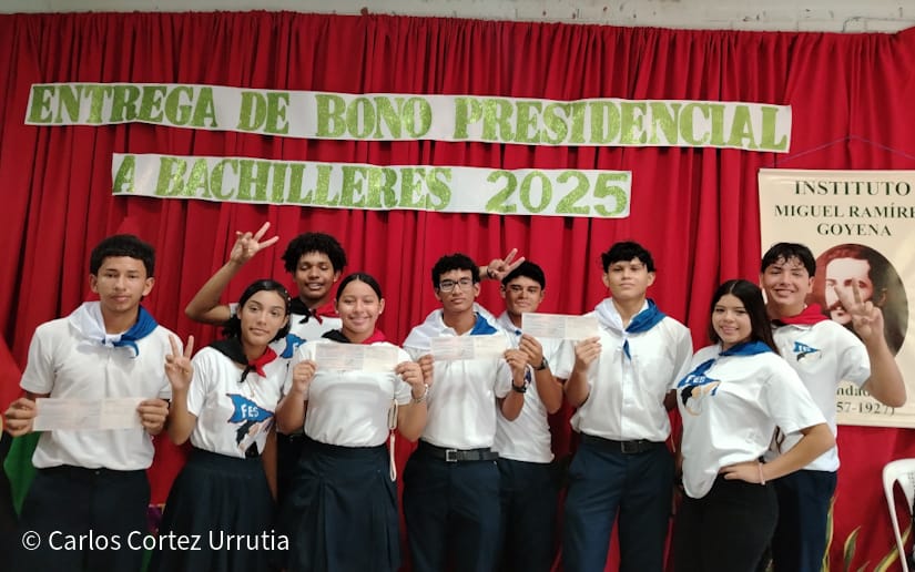 Entregan Bono Presidencial a Bachilleres 2025 en el Instituto Miguel ...