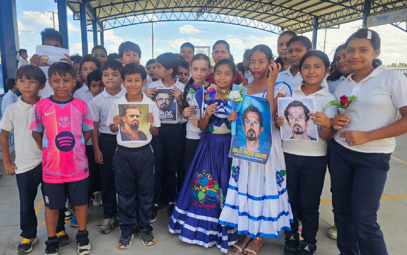 Estudiantes rinden homenaje en el Día del Padre al comandante Carlos ...