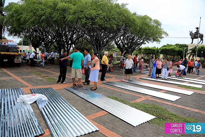 Familias del distrito II reciben el Plan Techo