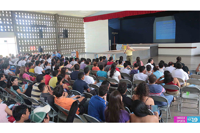 Estudiantes universitarios son capacitados por autoridades de Tránsito ...