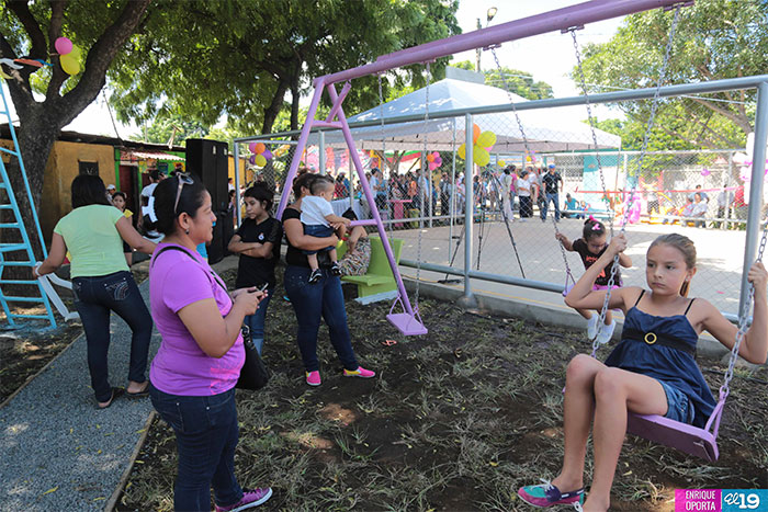 Inauguran reconstrucción de parque en el barrio Nora Astorga