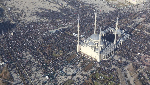 800 mil chechenos protestan contra Charlie Hebdo