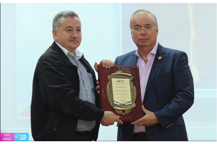 Doctor Enrique Lau diserta en Nicaragua sobre innovación, cambio y ...