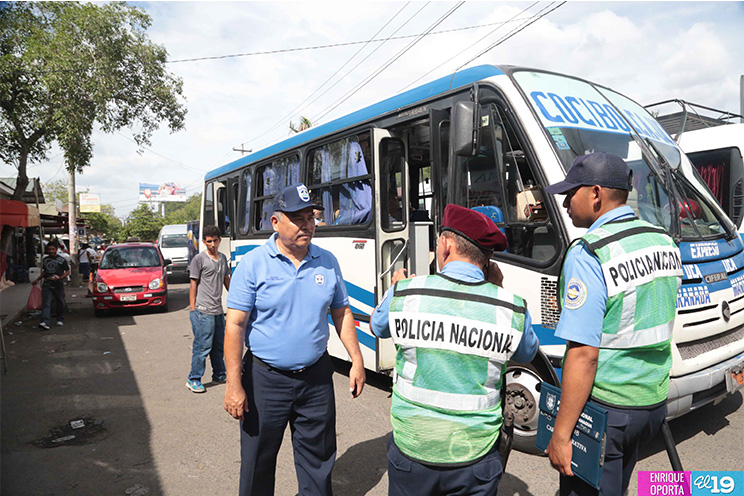 Policía Nacional desplegada en paradas y terminales de buses para ...