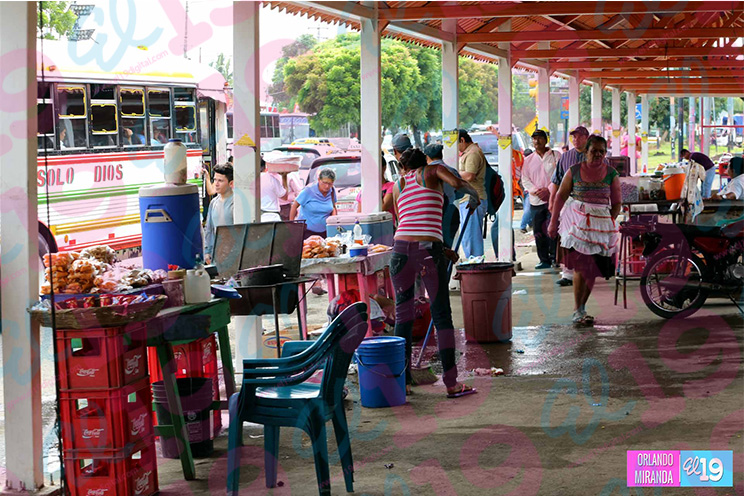 Pequeños comerciantes valoran espacios en nuevas paradas de buses