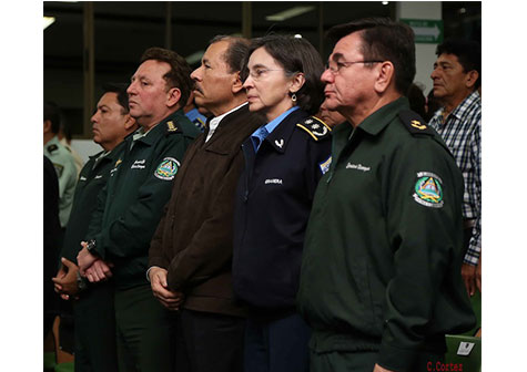 Daniel asiste a ceremonia de honores militares a Coronel Mario Jirón (q ...