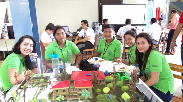 UNI-IES realiza Feria de Ciencia y Tecnología 2015