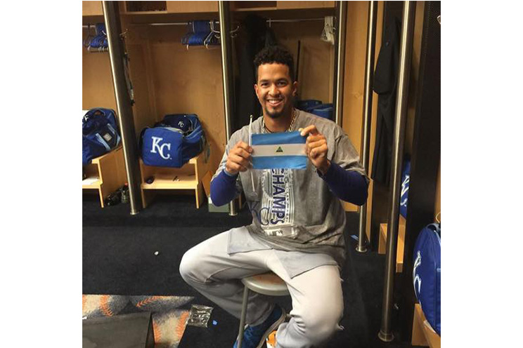 Cheslor Cuthbert celebra su primera victoria junto a los Royals en la ...
