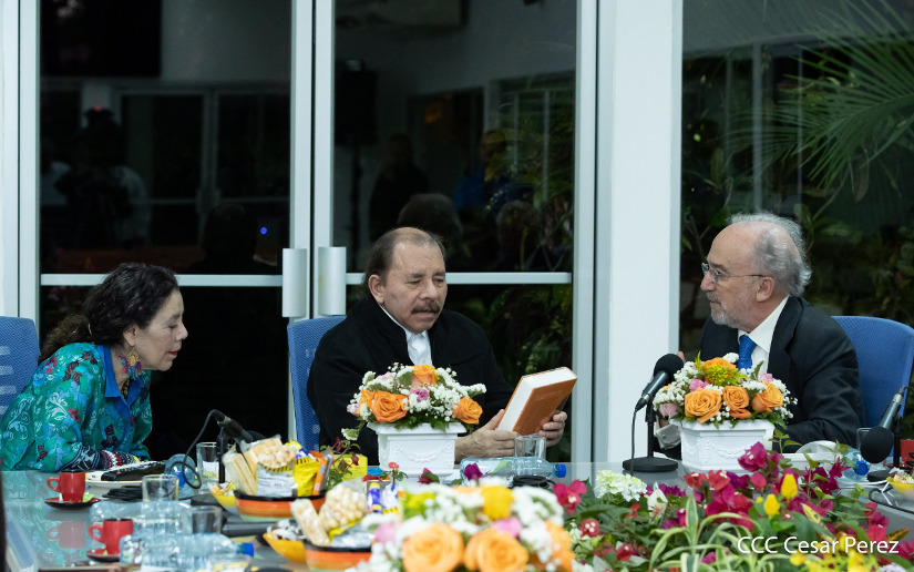 Presidente Daniel Ortega y vicepresidenta Rosario Murillo en ameno ...