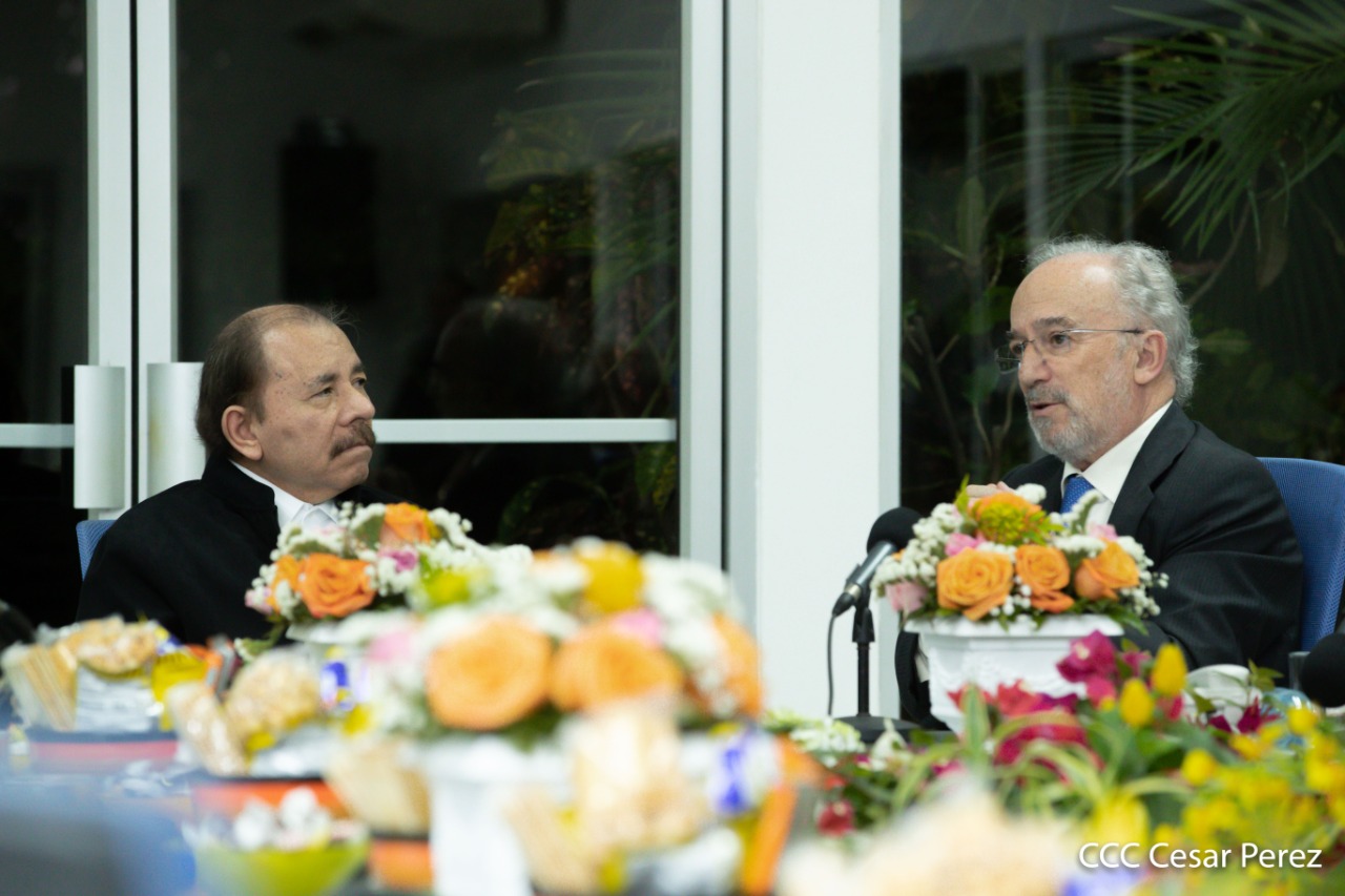 Presidente Daniel Ortega y vicepresidenta Rosario Murillo en ameno ...
