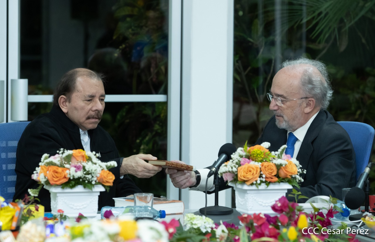 Presidente Daniel Ortega y vicepresidenta Rosario Murillo en ameno ...