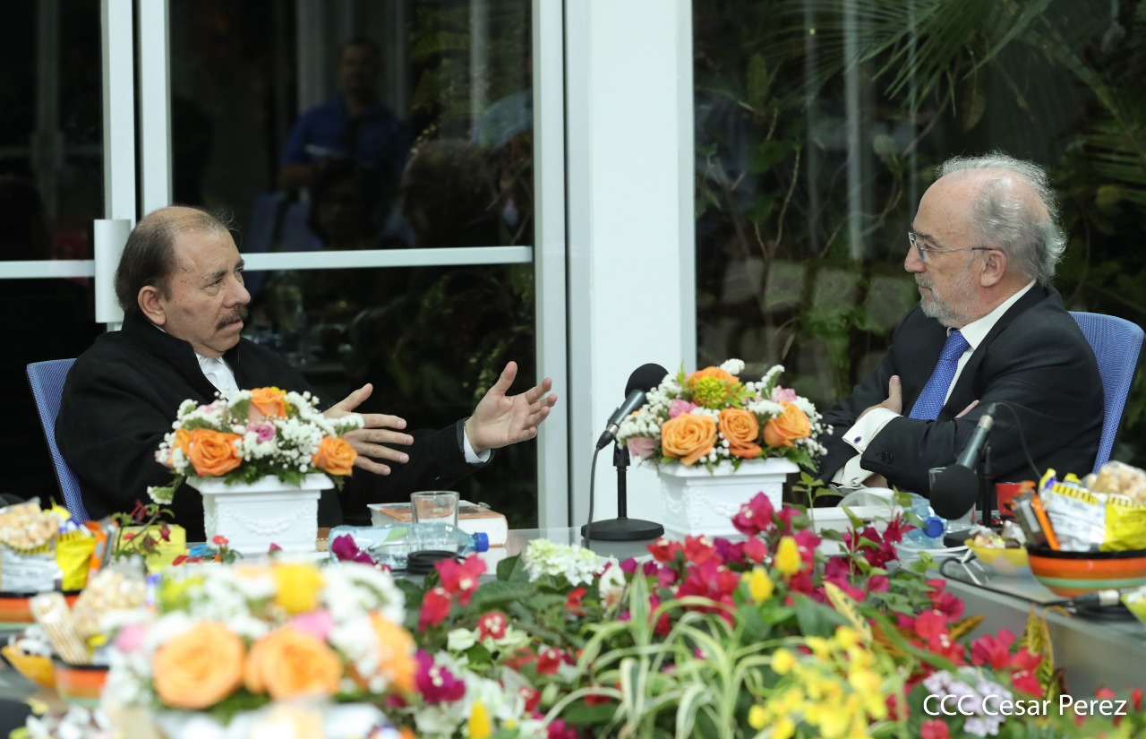 Presidente Daniel Ortega y vicepresidenta Rosario Murillo en ameno ...