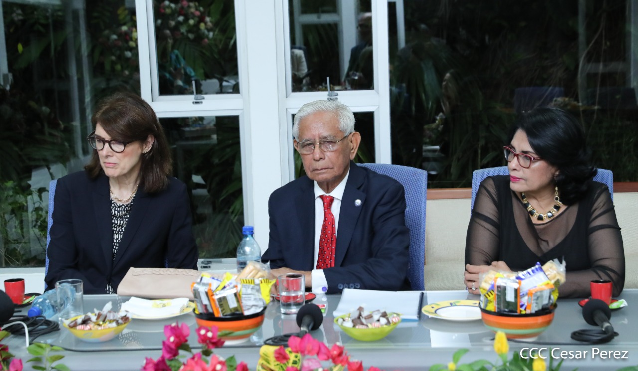 Presidente Daniel Ortega y vicepresidenta Rosario Murillo en ameno ...