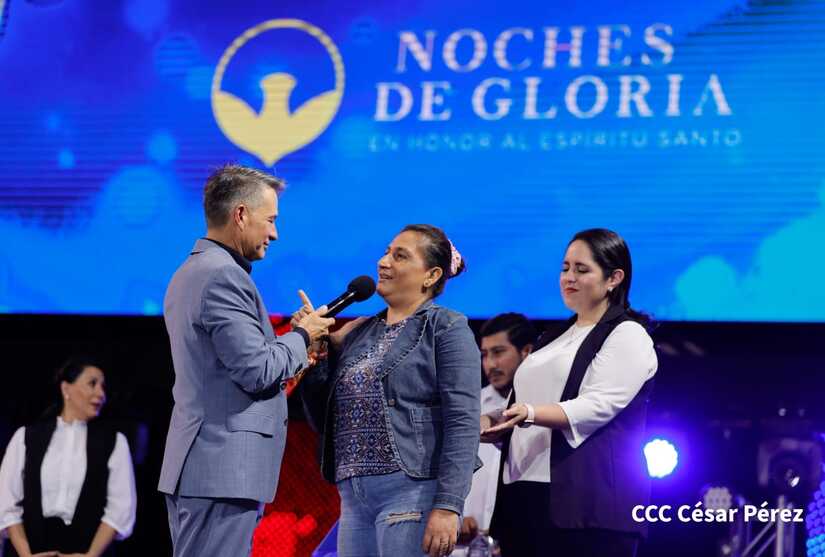 Noche de gloria en honor al Espíritu Santo