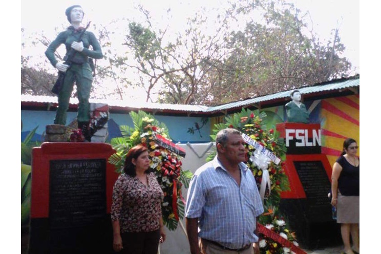 Rinden homenaje a Luisa Amanda Espinoza y Enrique Lorente en León