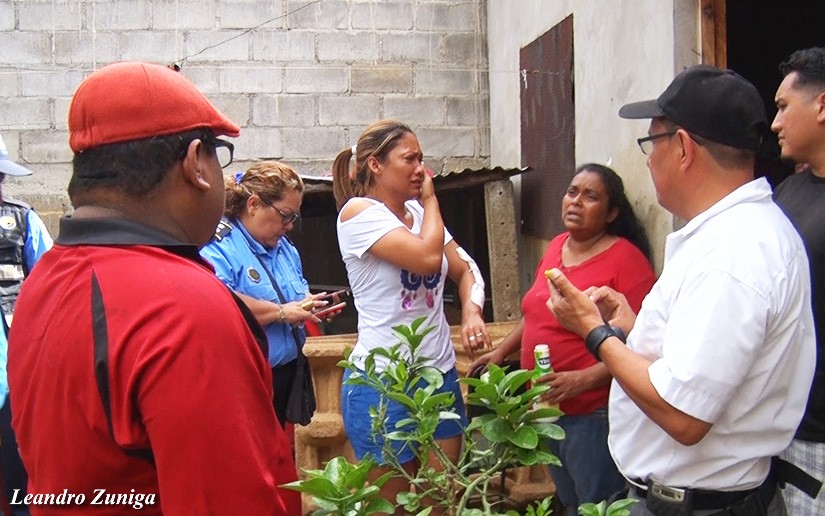 Incendio reduce a cenizas vivienda en Reparto Schick
