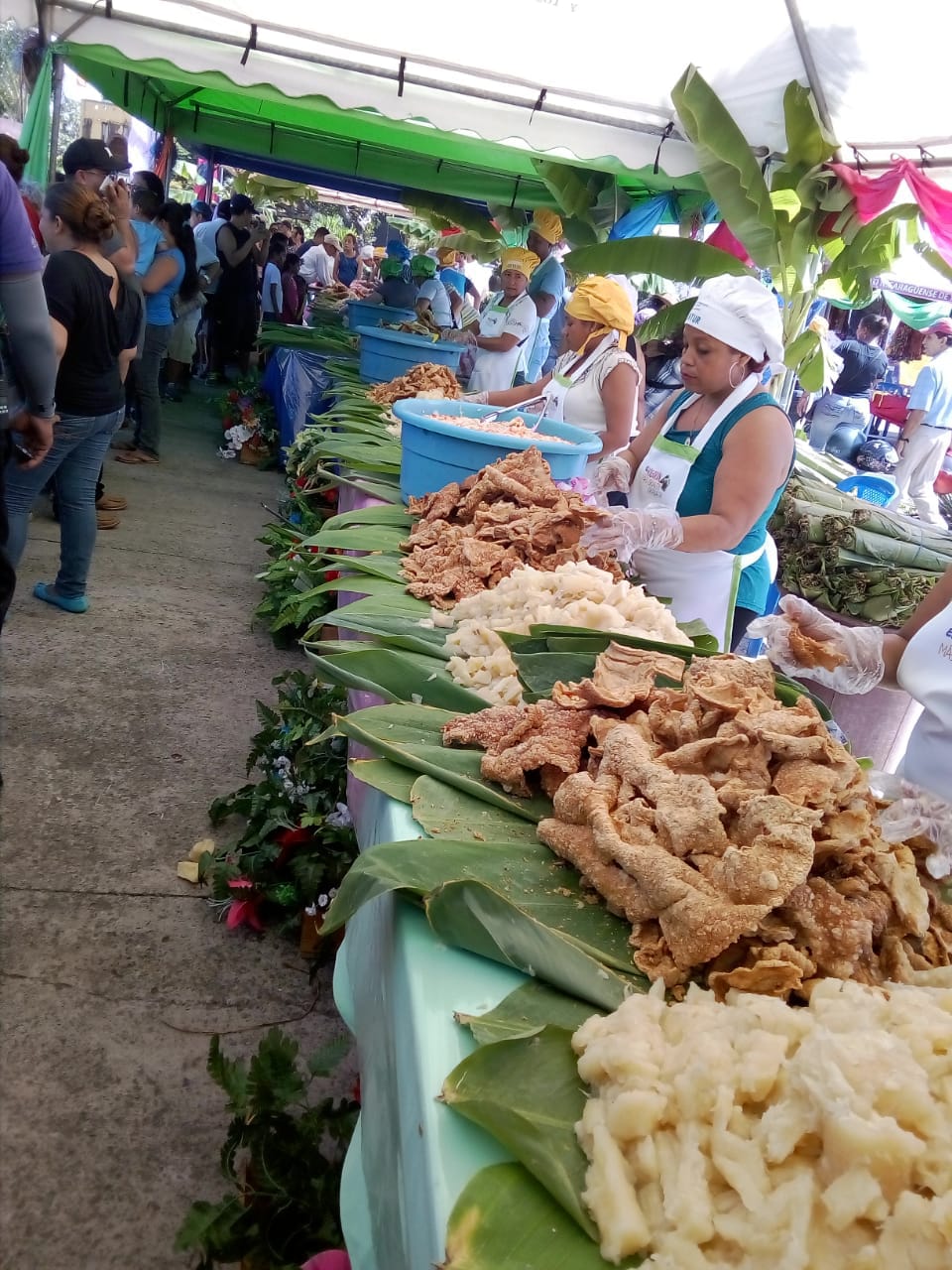 A chuparse los dedos con el vigorón más grande del mundo