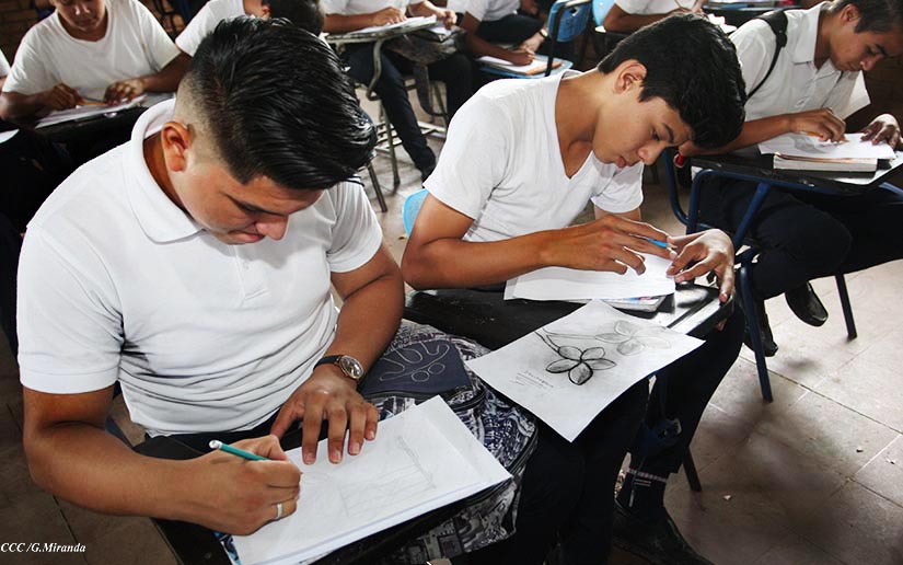 Estudiantes de secundaria plasman su amor a la patria a través del arte ...