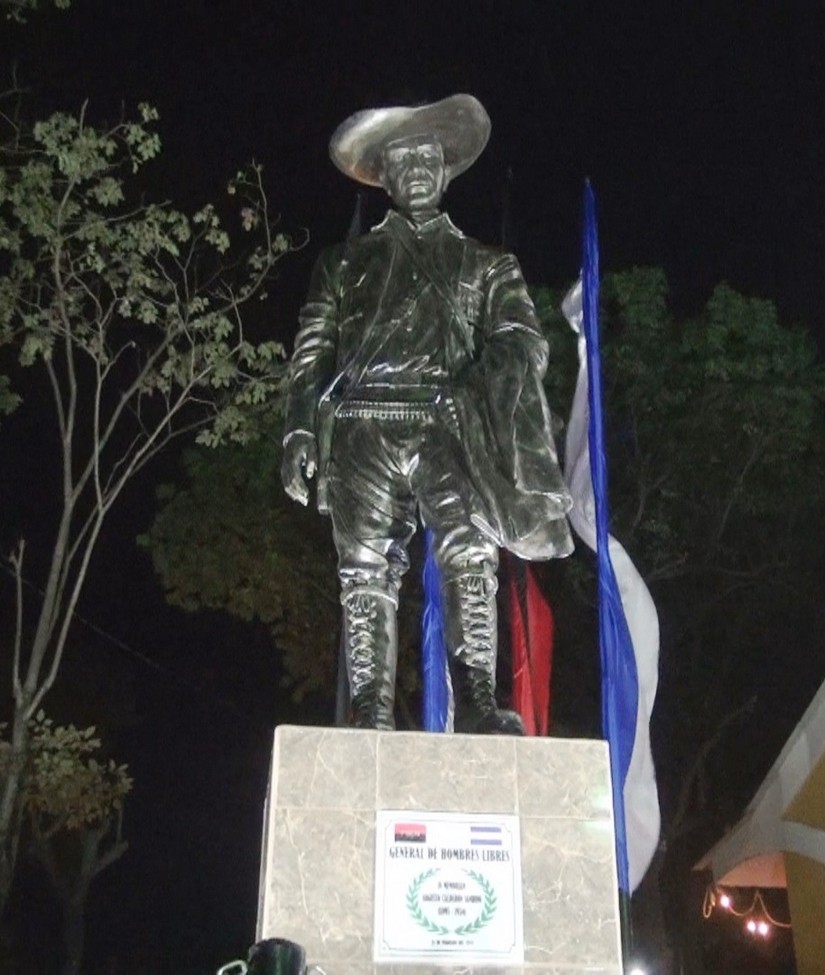 Develan en Nindirí un monumento en homenaje a Sandino