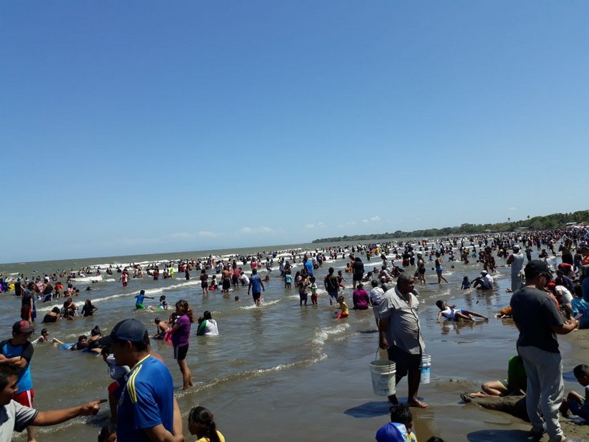 Nicaragüenses disfrutan de las paradisíacas playas de Rivas