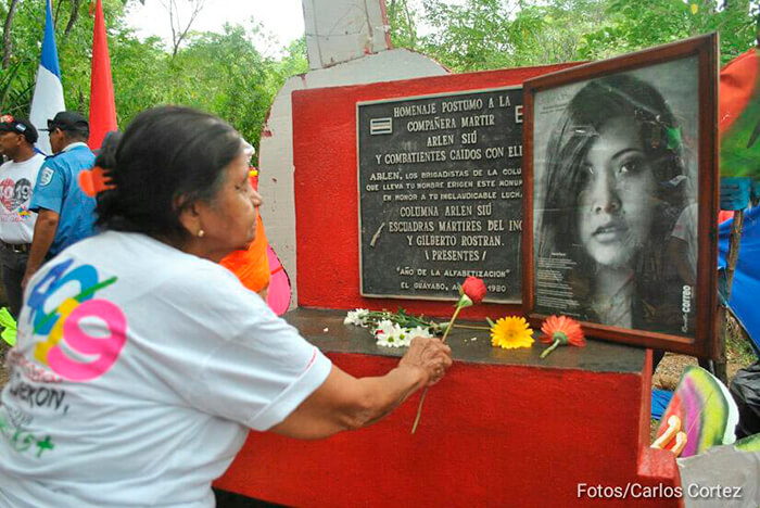 Rinden homenaje a Arlen Siu, en su 44 aniversario del paso a la ...