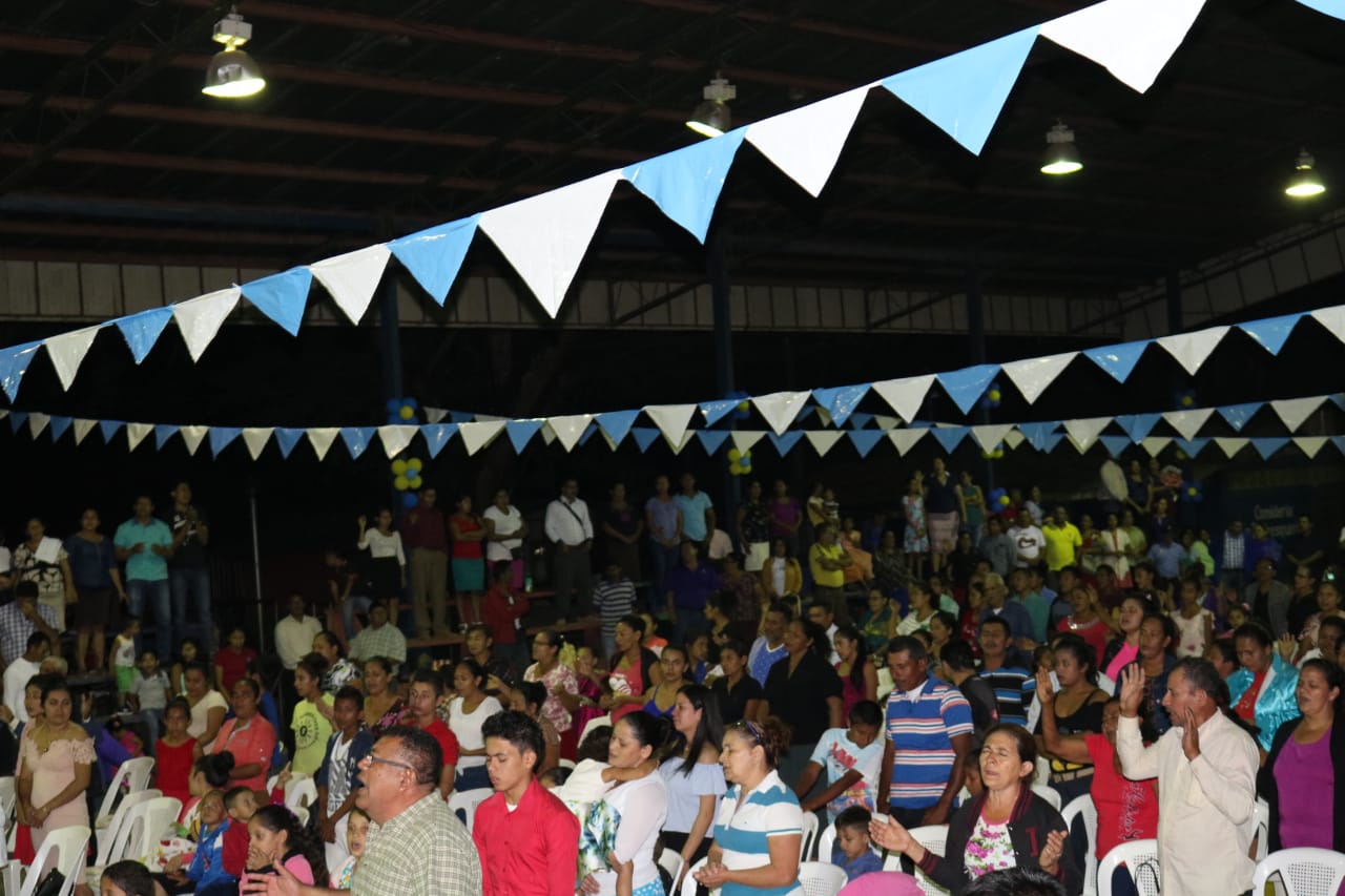 Culto de unción en la cancha municipal de Siuna
