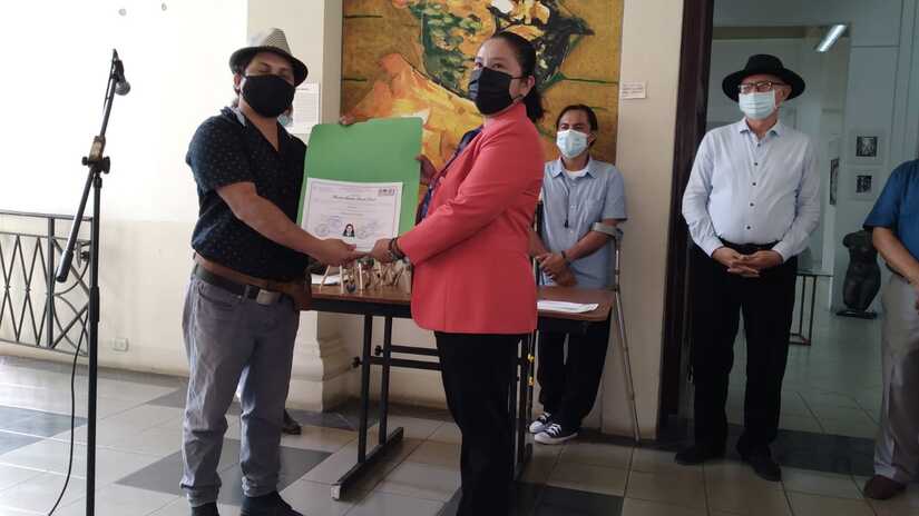 Celebran acto de graduación de la Escuela Nacional de Artes Plásticas ...
