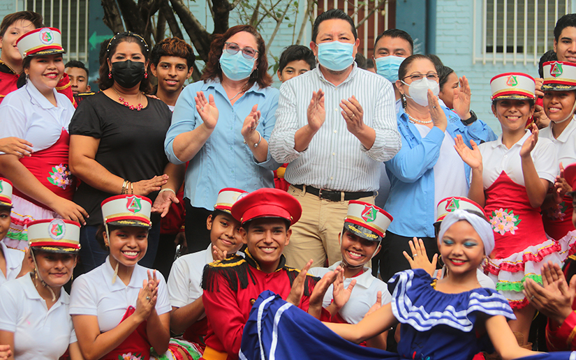 CNU y Mined siembran árboles en el Instituto Público Ramírez Goyena