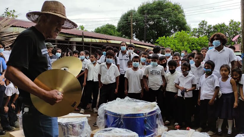 (+FOTOS): Estudiantes de Rama Cay reciben instrumentos musicales