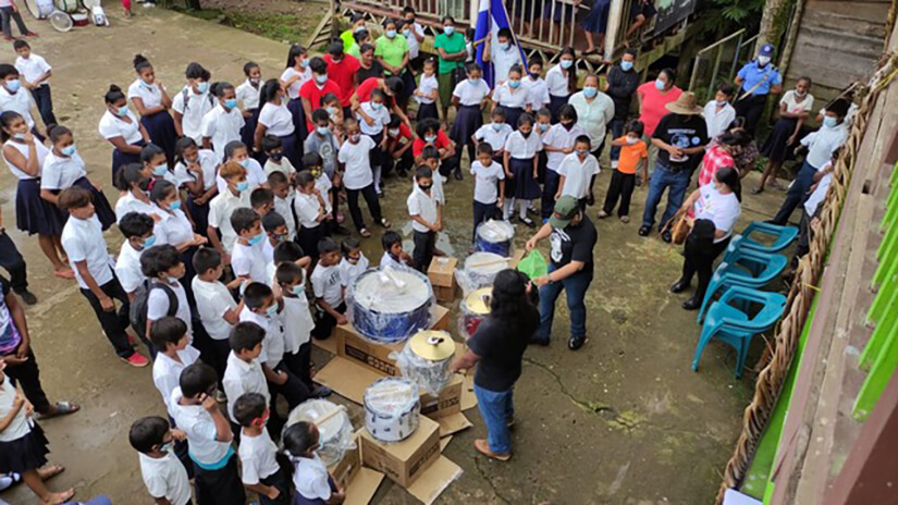 (+FOTOS): Estudiantes de Rama Cay reciben instrumentos musicales