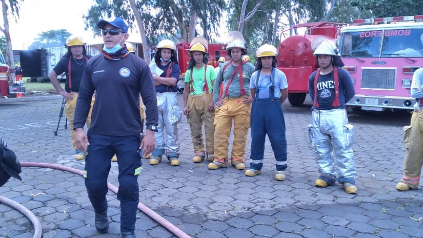 Fortalecen conocimientos y capacidades de bomberos aeronáuticos