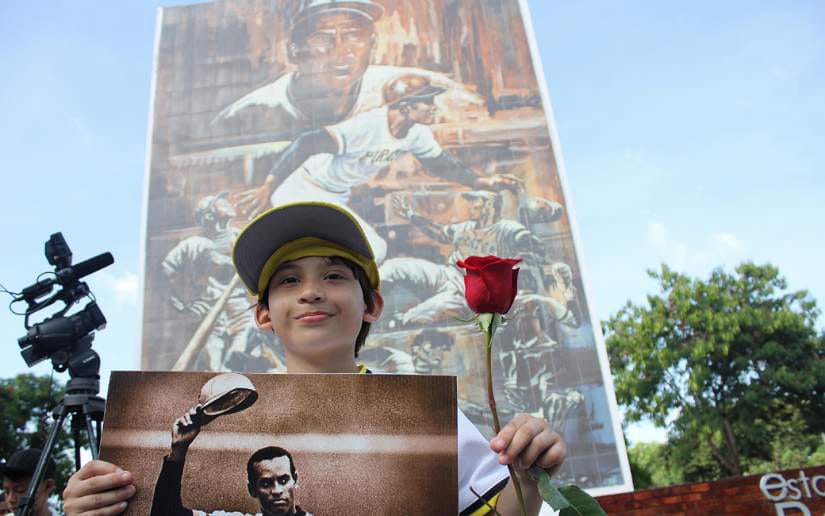 Celebran en Managua natalicio 88 del beisbolista Roberto Clemente