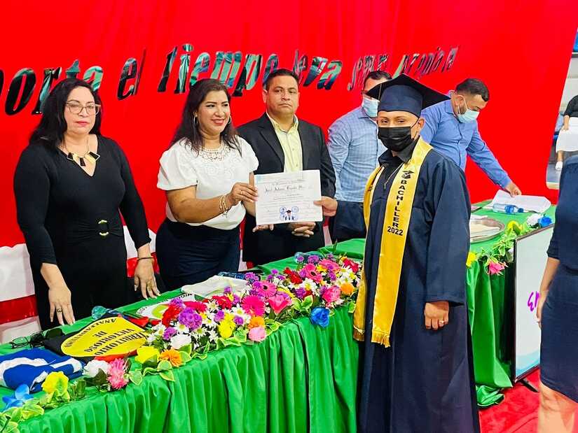 Más de 300 estudiantes reciben su diploma de bachiller en el Instituto ...