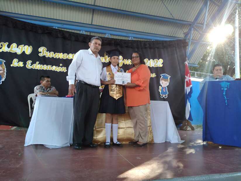Comunidad educativa del colegio República de Cuba celebró acto de promoción