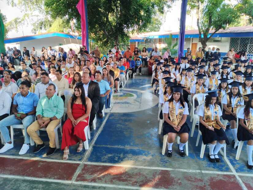 Comunidad educativa del colegio República de Cuba celebró acto de promoción