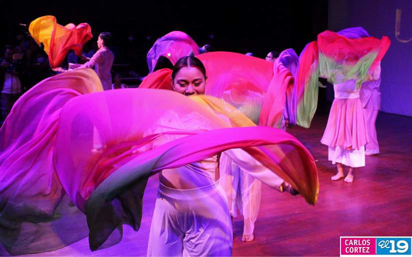 Alaben con pandero y danza: Novena graduación de la Academia Hallal