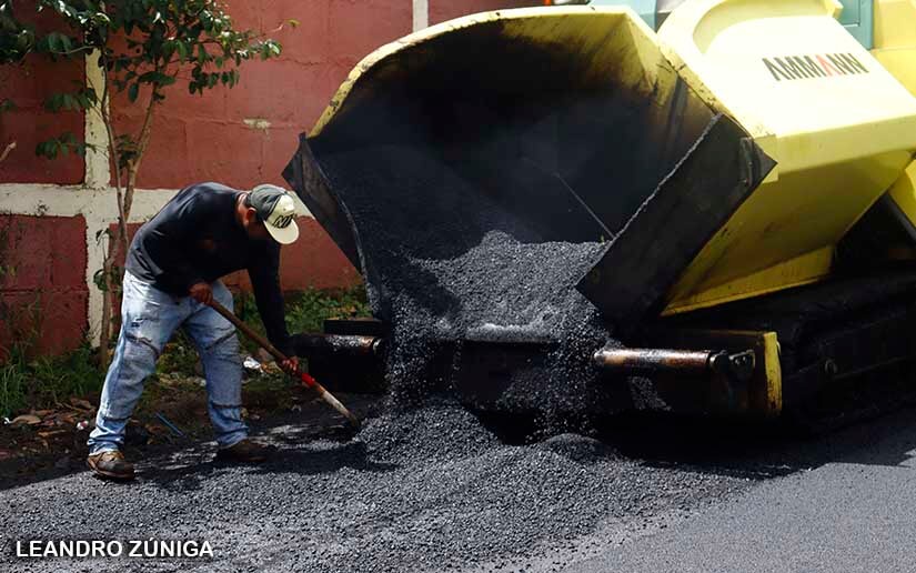 Avanza construcción de calles para el pueblo en el barrio Jorge Cassaly