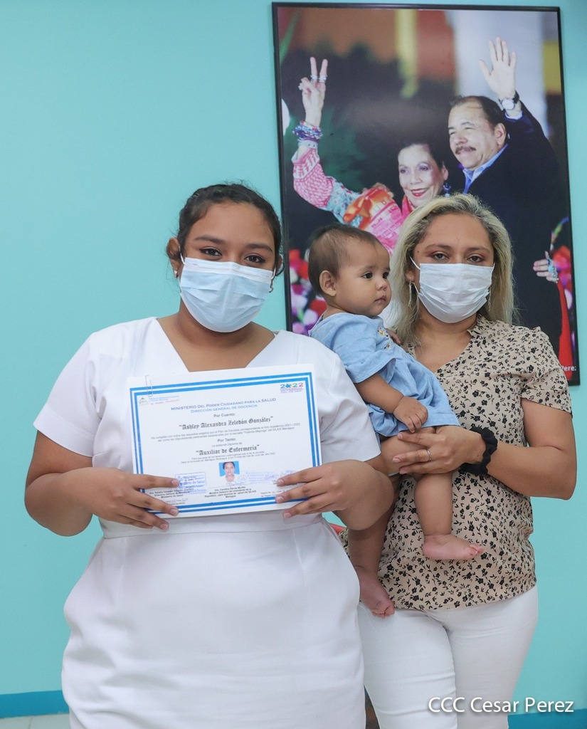 Celebran primera promoción de auxiliares de enfermería de la escuela ...