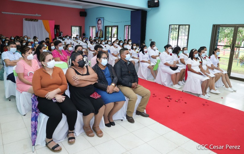 Celebran primera promoción de auxiliares de enfermería de la escuela ...