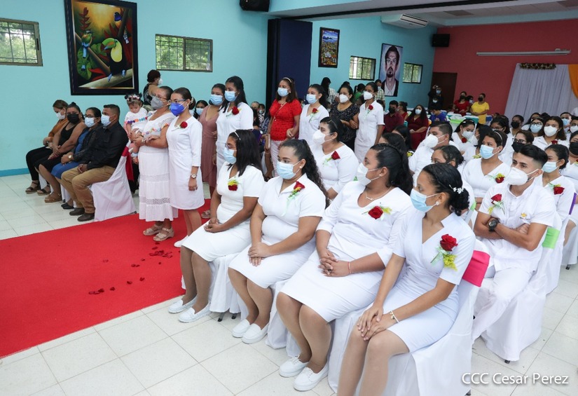 Celebran primera promoción de auxiliares de enfermería de la escuela ...