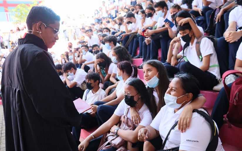 Estudiantes técnicos rinden homenaje a Leonel Rugama