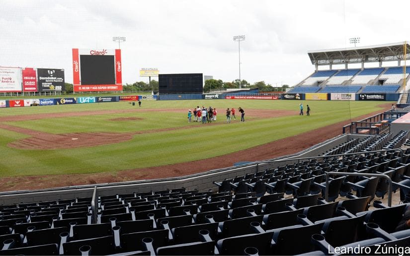 Estudiantes participan en recorrido educativo por el Estadio Nacional ...
