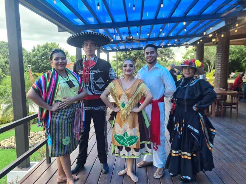 Celebran Festival Internacional del folklóre en la Isla del Amor