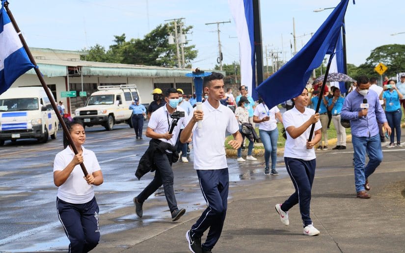 Nicaragua entrega Antorcha de la Libertad al hermano país de Costa Rica