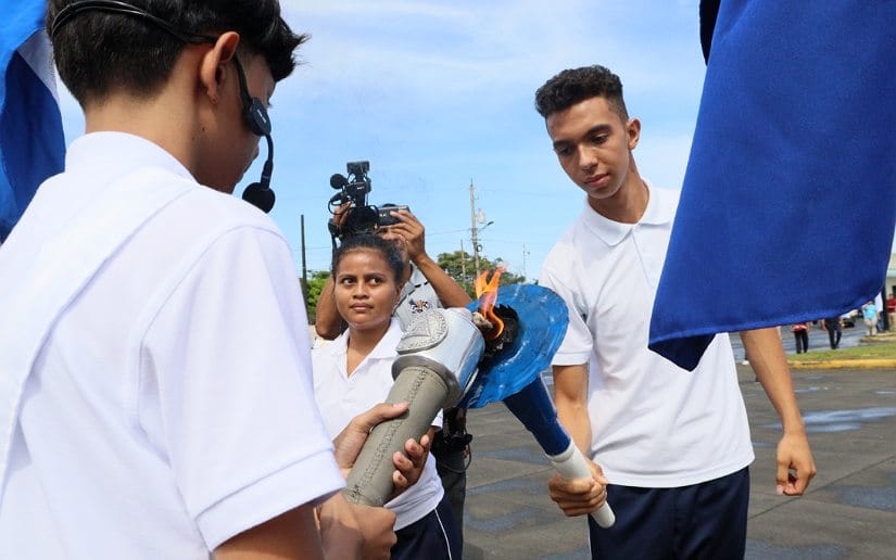Nicaragua entrega Antorcha de la Libertad al hermano país de Costa Rica