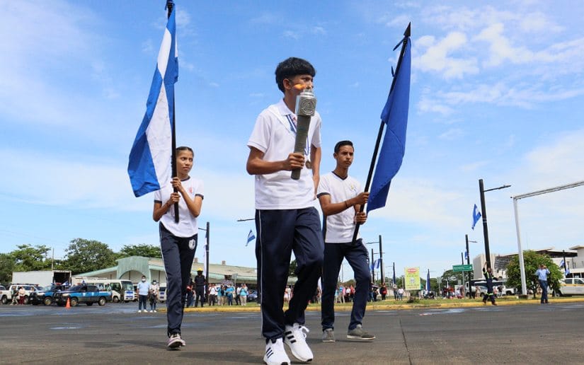 Nicaragua entrega Antorcha de la Libertad al hermano país de Costa Rica