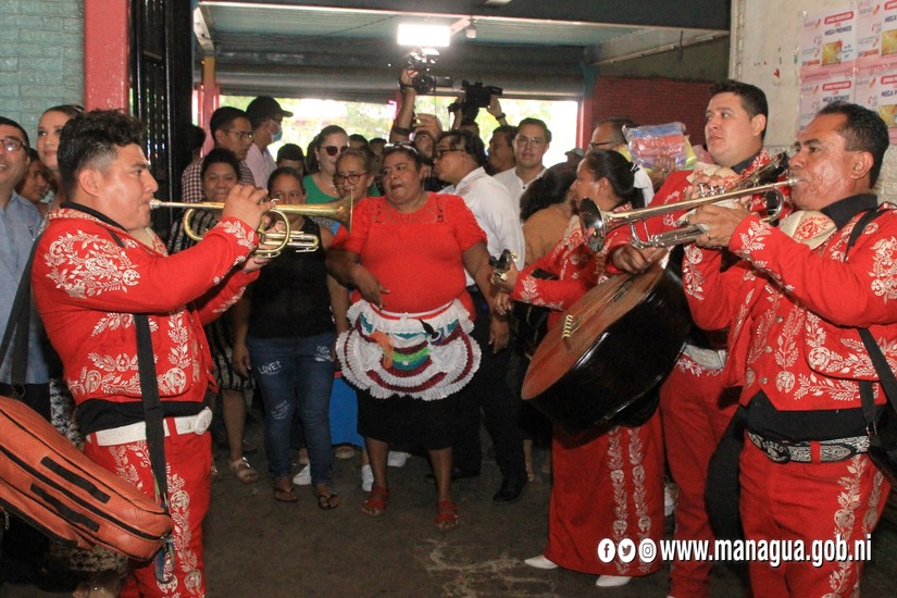Comerciantes del mercado Iván Montenegro celebran el 42 aniversario de ...