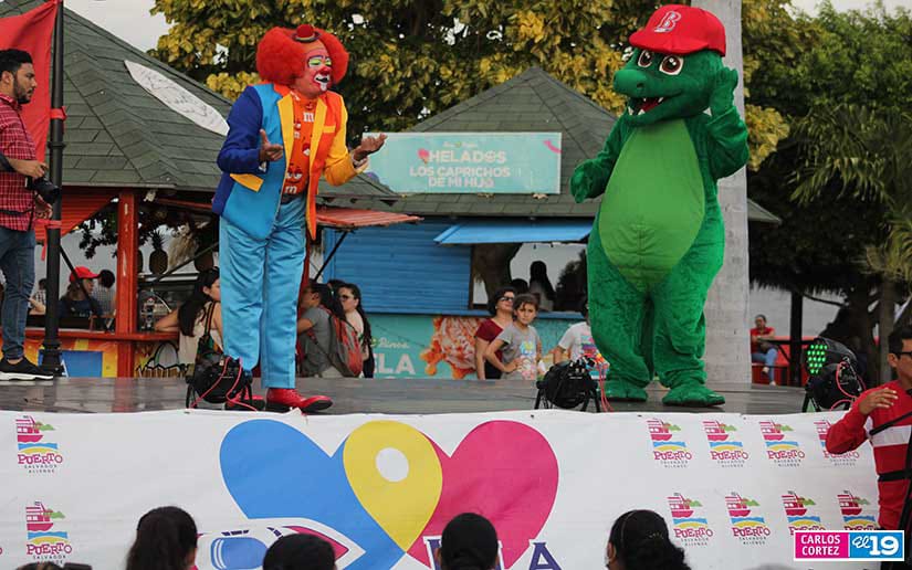 Familias disfrutaron del show del Payaso Pipo en el Puerto Salvador Allende