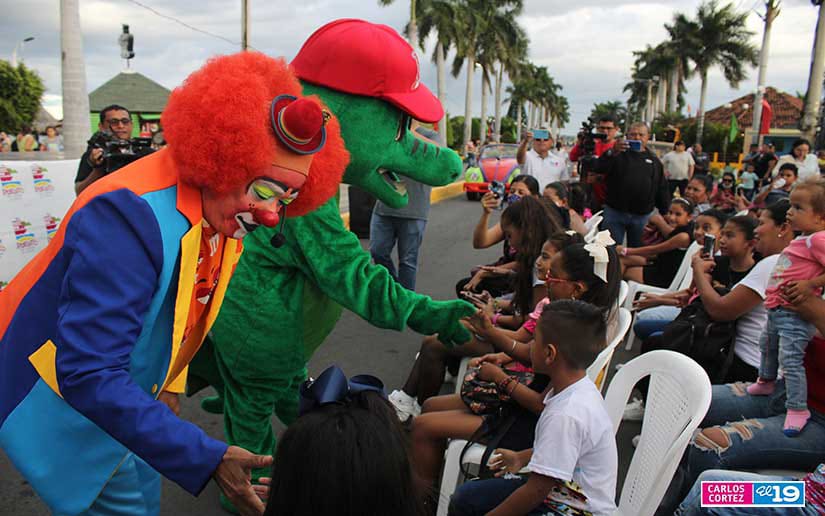 Familias disfrutaron del show del Payaso Pipo en el Puerto Salvador Allende